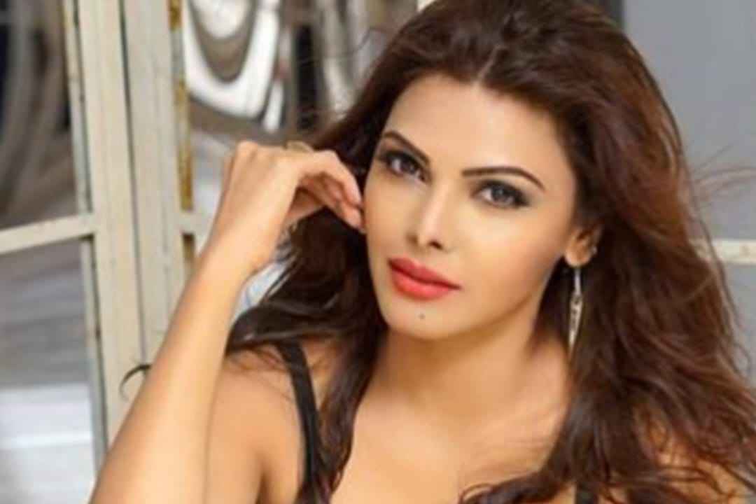 शर्लिन चोपड़ा का जीवन परिचय | Sherlyn Chopra Biography In Hindi ...