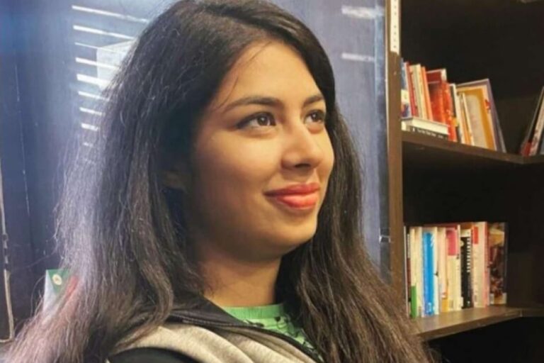 अनन्या सिंह का जीवन परिचय | IAS Ananya Singh Biography In Hindi » Biography Wallah