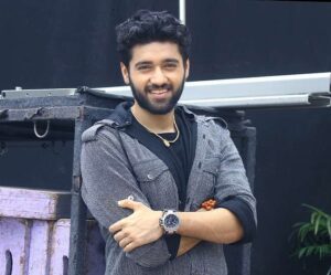 Utkarsh Sharma Biography, Age, Wiki, Weight, Net Worth, Girlfriend ...