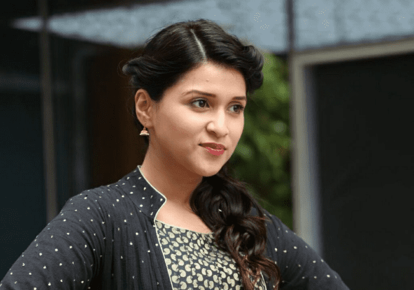 Mannara Chopra Height, Age, Net Worth, Boyfriend, Biography » Biography ...