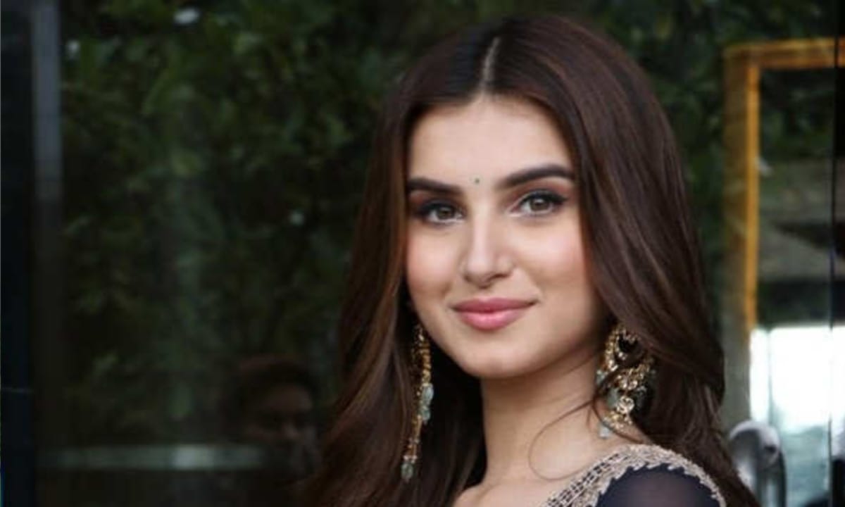 Tara Sutaria Height, Age, Boyfriend, Movies, TV Shows, Biography ...