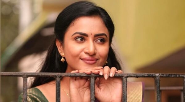 Janani Ashok Kumar Age, Family, Biography, Husband, Net Worth ...