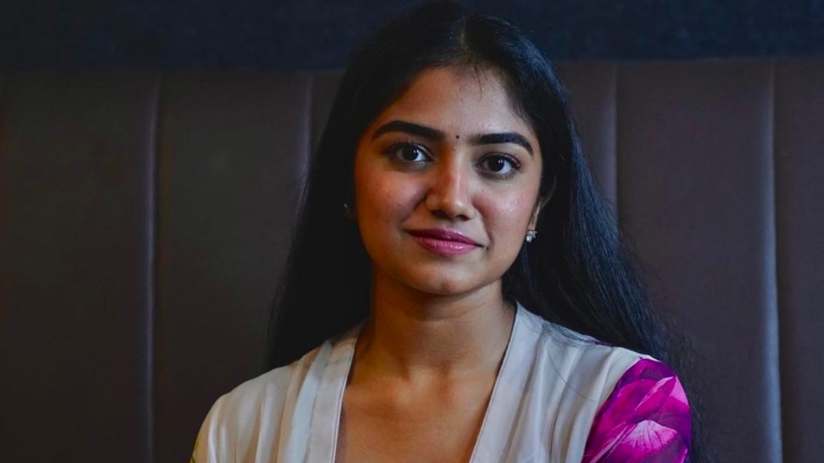 Malavika Manoj Age, Height, Weight, Family, Boyfriend, Net Worth ...