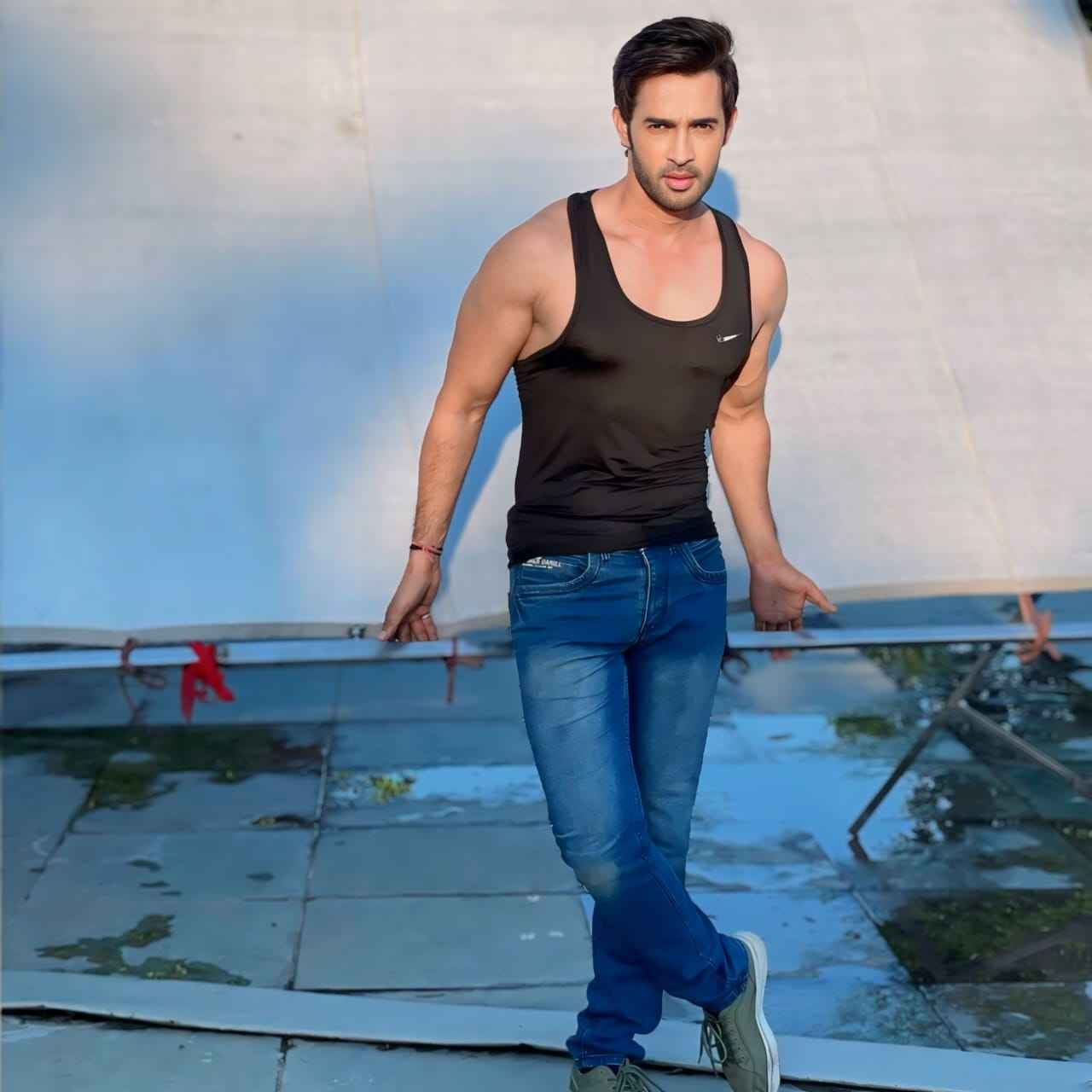 Karan Sharma Biography, Height, Weight, Age, Affairs, Wife, Net Worth ...