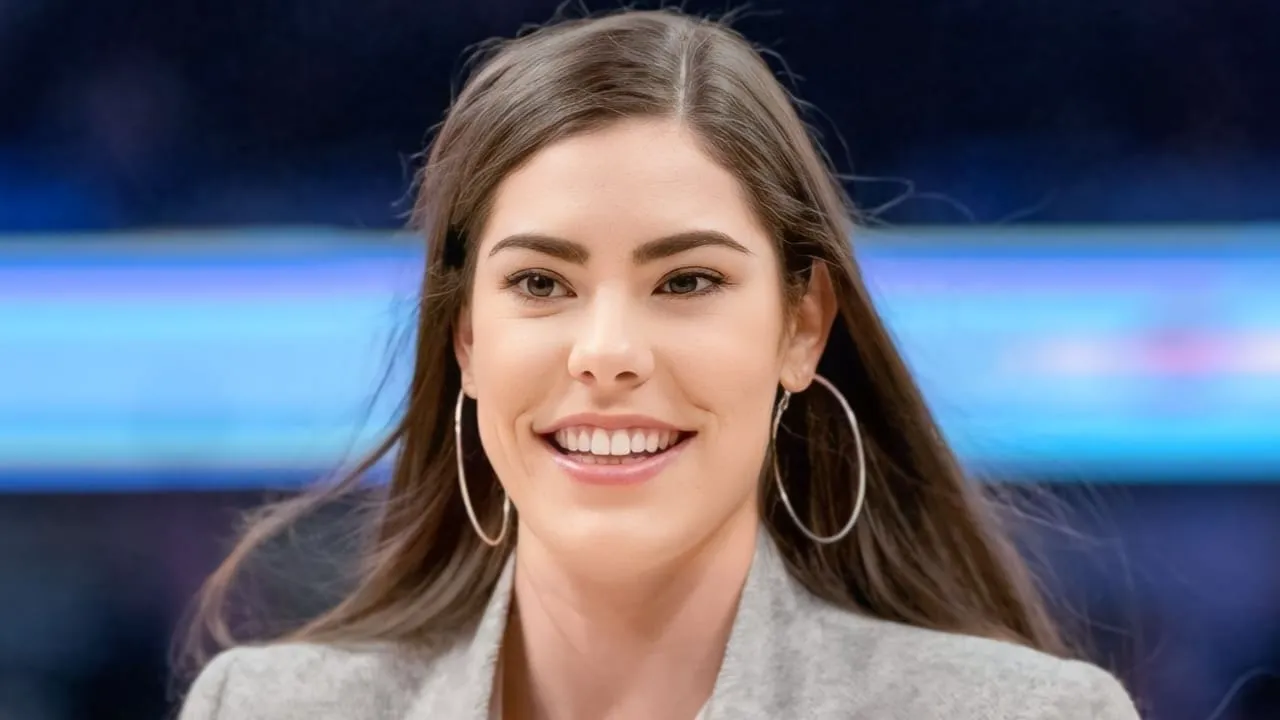 Kelsey Plum Net Worth, Age, Height, Husband, Stats, And More ...