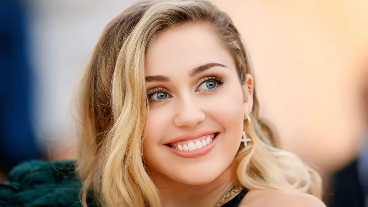 Miley Cyrus Net Worth, Age, Height, Husband, Songs And More » Biography ...