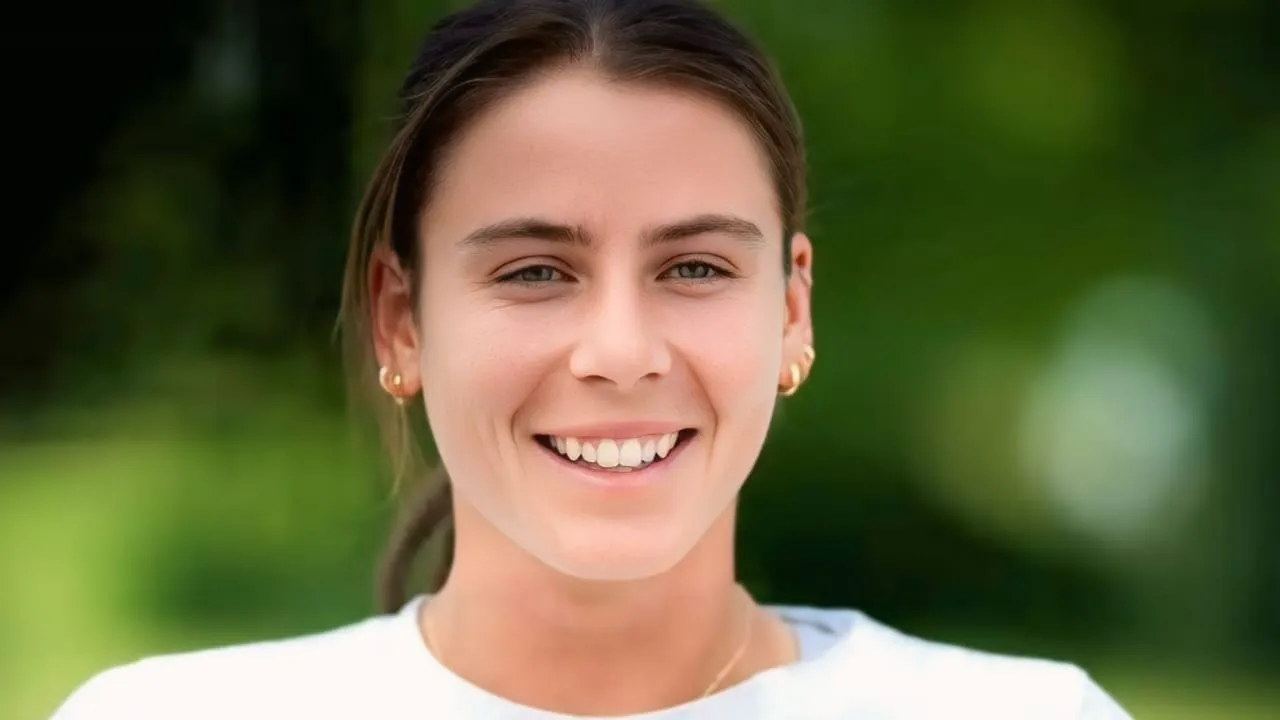 Emma Navarro Age, Height, Husband, Net Worth And More » Biography Wallah