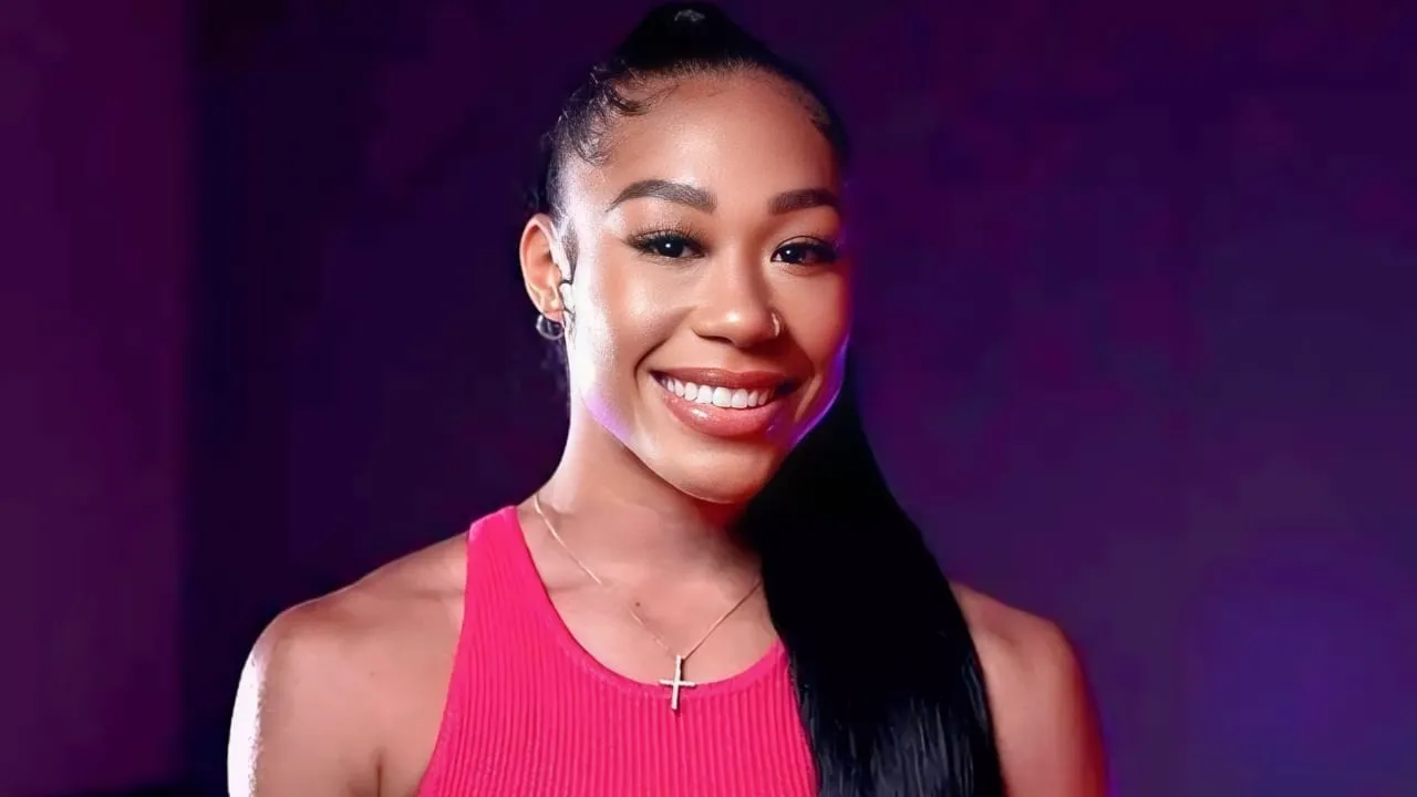 Alycia Baumgardner Age, Height, Husband, Net Worth, And More ...