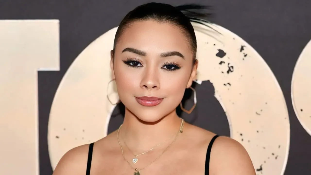 Alix Lapri Age, Height, Boyfriend, Songs, Net Worth And More ...