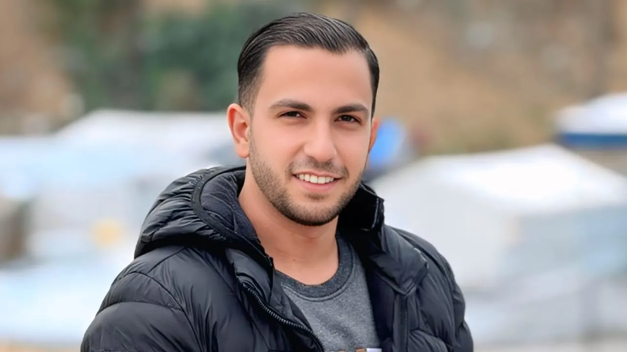 Anas Al Sharif Age, Height, Family, Kids, Net Worth And More ...