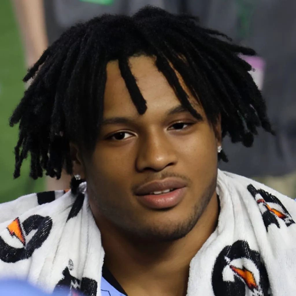 Omarion Hampton Age, Height, Stats, Net Worth And More » Biography Wallah